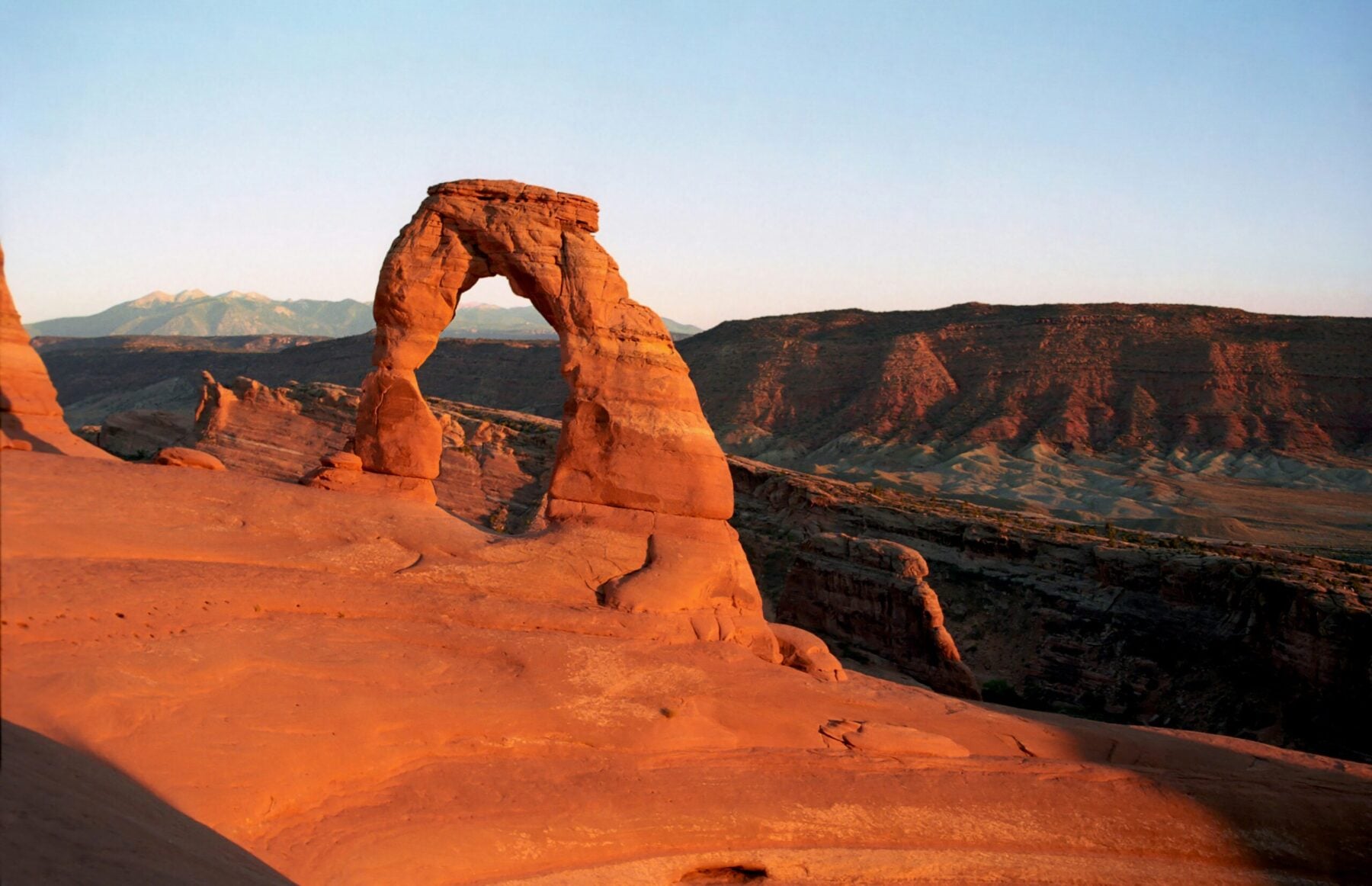 Delicate Arch Sunset Hike for the Best Sunset in Moab | Ulum