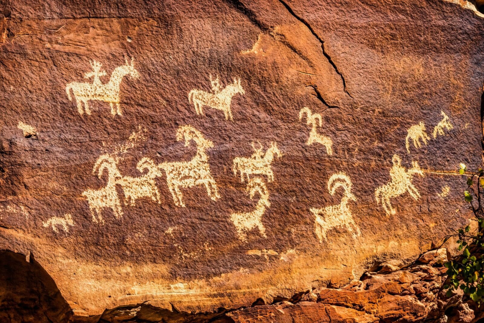 Petroglyphs in Moab: History and Where to See Them | Ulum